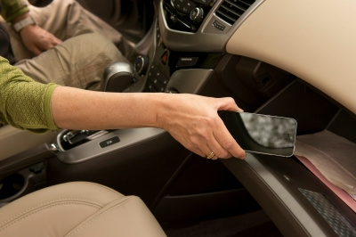 Using Tech to Prevent Distracted Driving - Valley Driving School